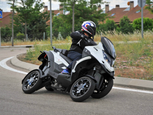 Motos que parecen coches. Coches que parecen motos